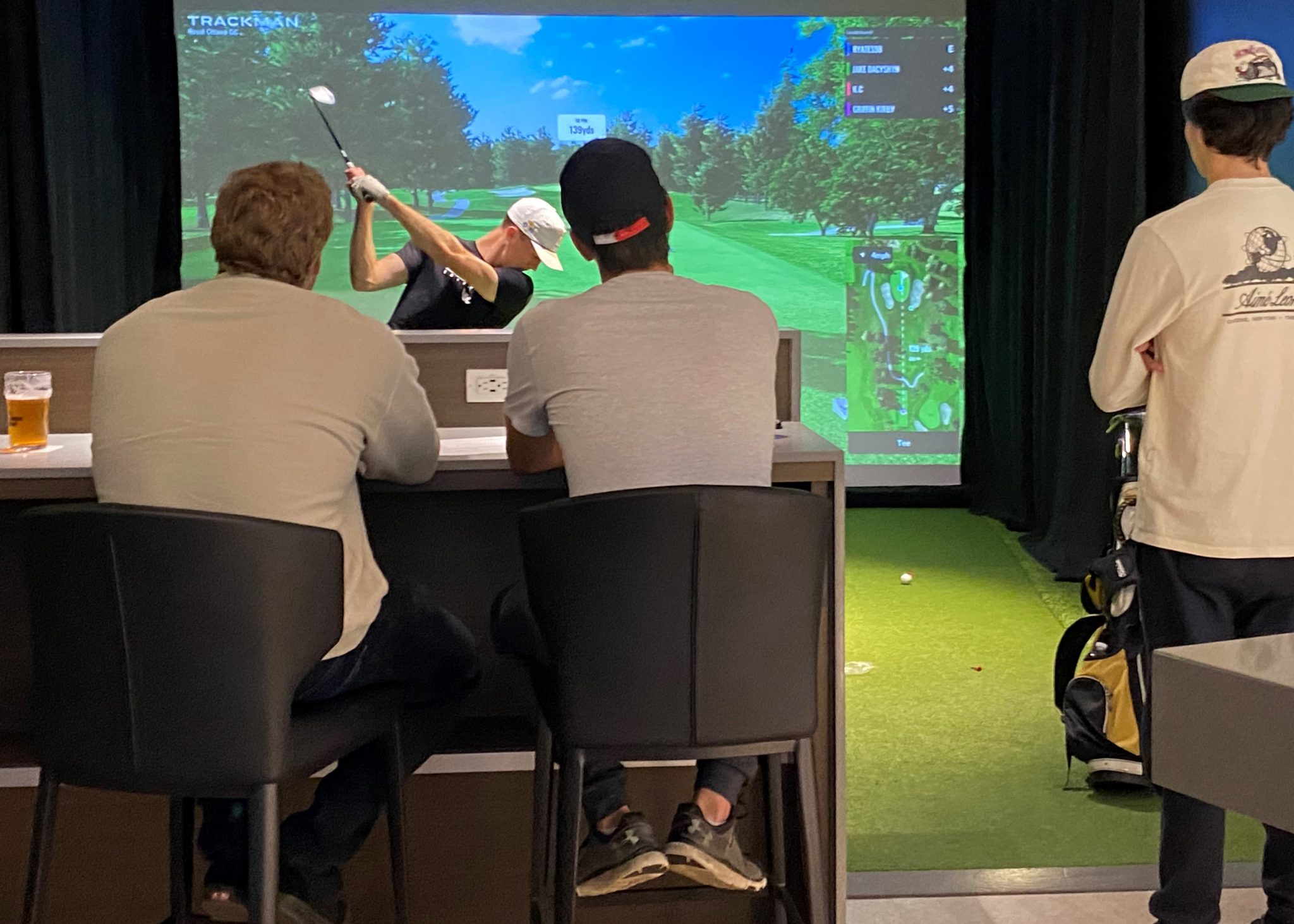 Join An Indoor Golf League in Toronto! - Swing Golf Lounge